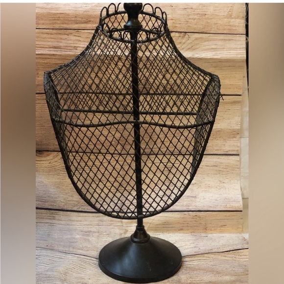 Pottery Barn | Accents | Pottery Barn Vintage Wire Bust Form Necklace ...